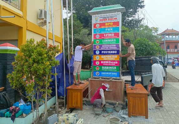 Galih - Pemasangan Neon Box Sebagai Bentuk Informasi Publik